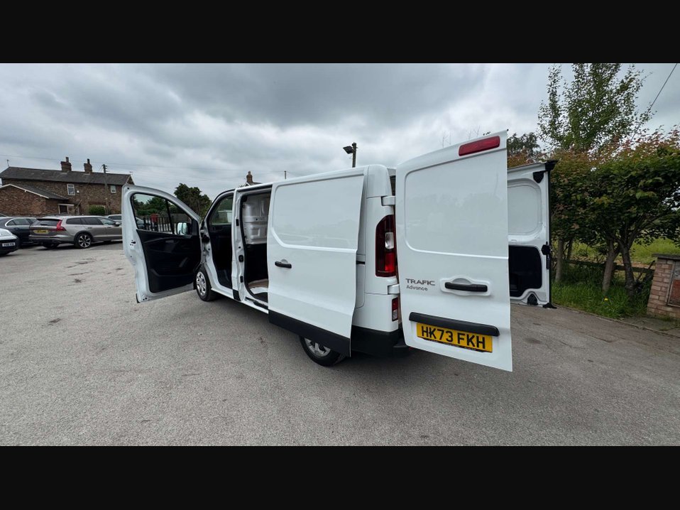 Used 2023 Renault Trafic 2.0 Trafic SL30 Advance Blue dCi for sale | C ...