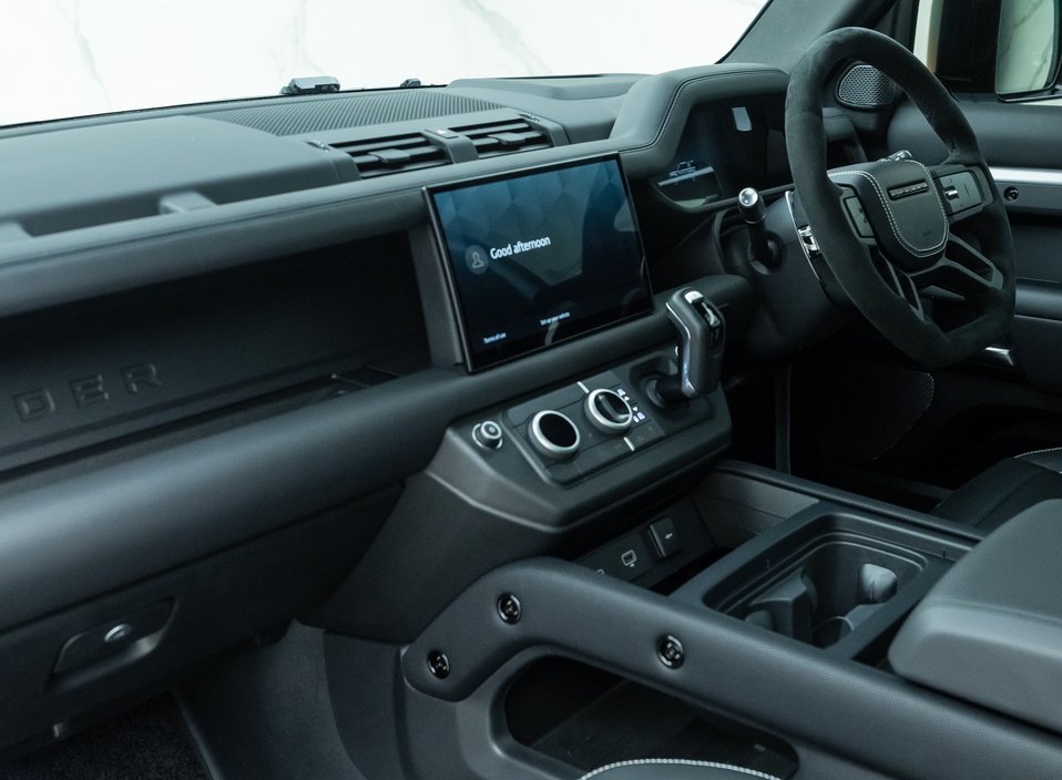 Used Land Rover Defender 90 V8 P525 URBAN for sale | Yulong White