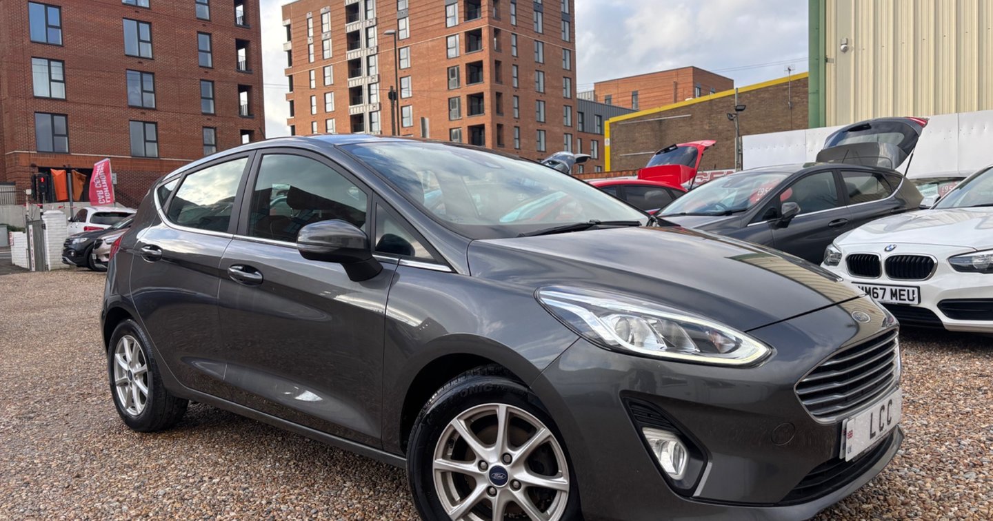 Used 2018 Ford Fiesta 1.0T ZETEC 5 DOOR.. 5 SERVICES.1 PREVIOUS OWNER ...