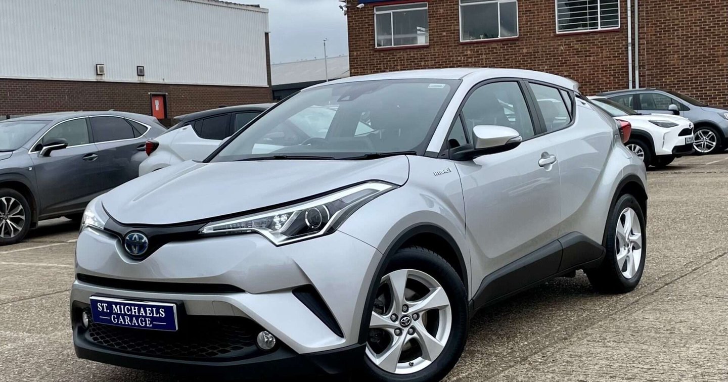 Used 2017 Toyota C-HR 1.8 C-HR Icon HEV CVT 5dr for sale | St Michaels ...