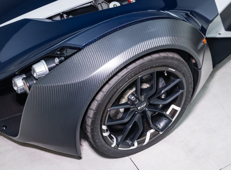 Used Bac Mono for sale | Blue Tinted Carbon & Pearlescent White